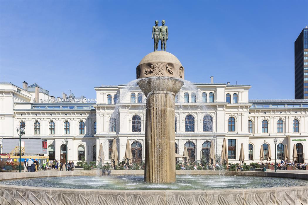 Sun and Earth at Christian Frederiks plass