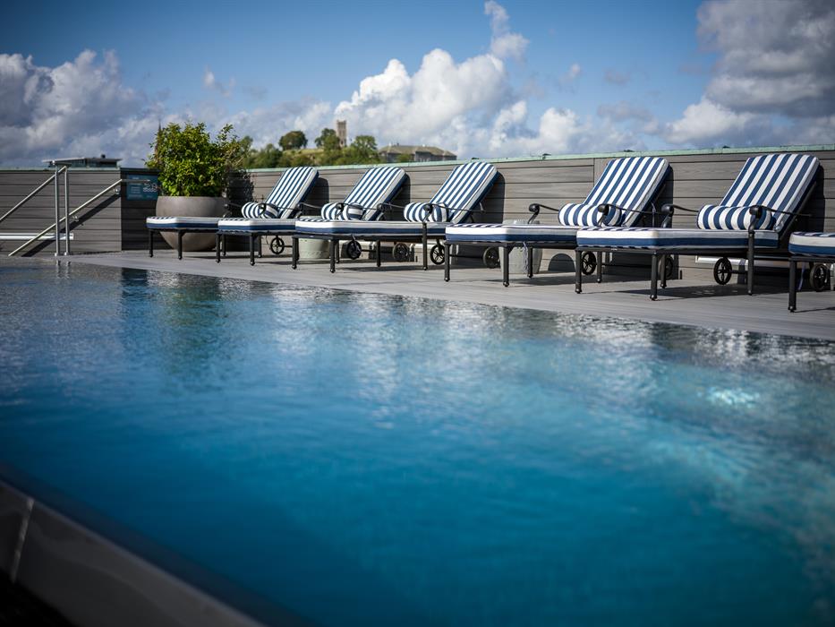Outdoor pool - The Pool Club - Visit Vestfold
